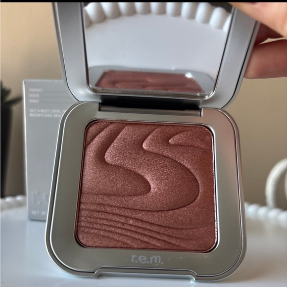 R.E.M. Beauty | Makeup | Rem Beauty Highlighter Topper In Miss Jupiter ...